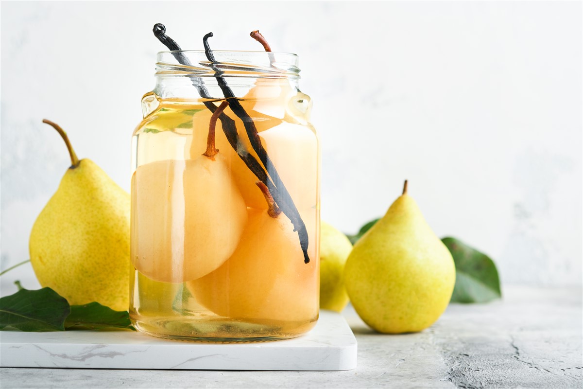 Techniques avancées pour insérer une poire dans une bouteille d'eau-de-vie